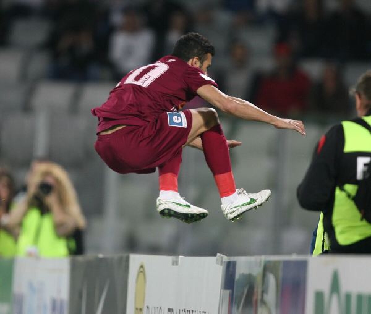 Cadu explică de ce a sărbătorit golul în faţa galeriei lui ”U”: ”Nu ...