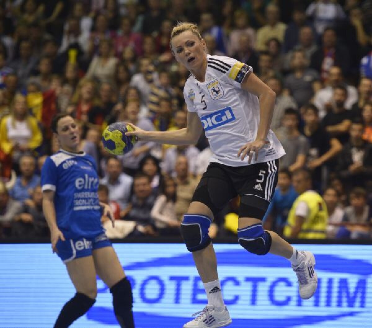 Iulia Curea şi Adriana Nechita s-au simţit neputincioase la înfrîngerea ...