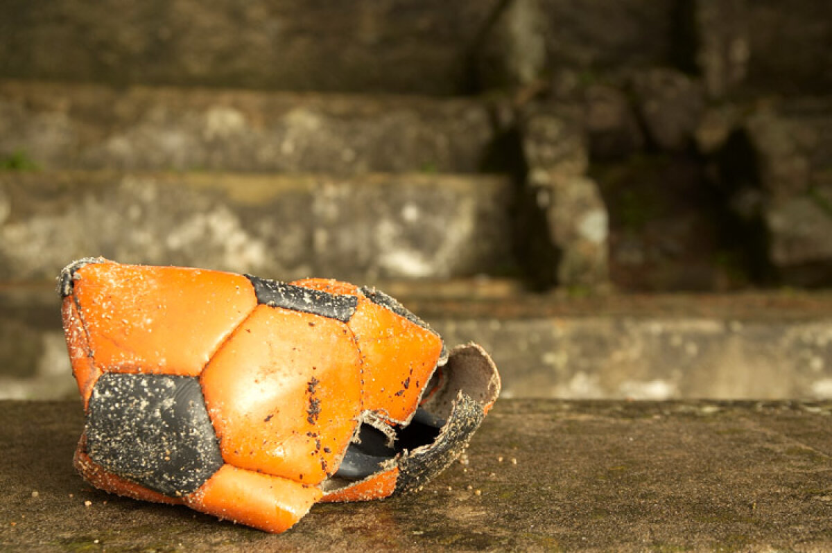 Fotbal din viitor » Cum va arăta campionatul românesc în 2023 :D