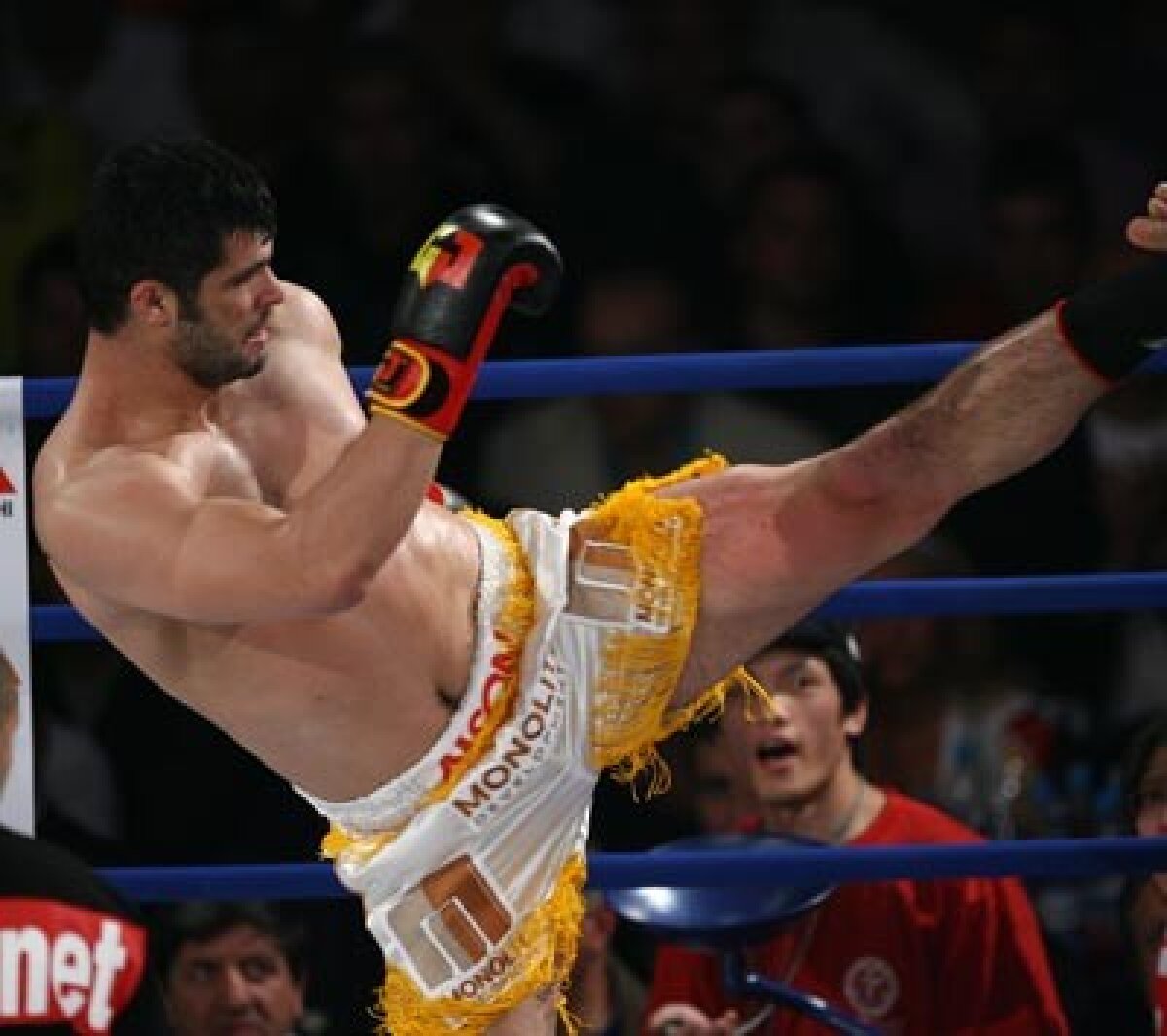 Daniel Ghiţă l-a făcut KO pe Errol Zimmerman în gala de la Tokyo » Se ...