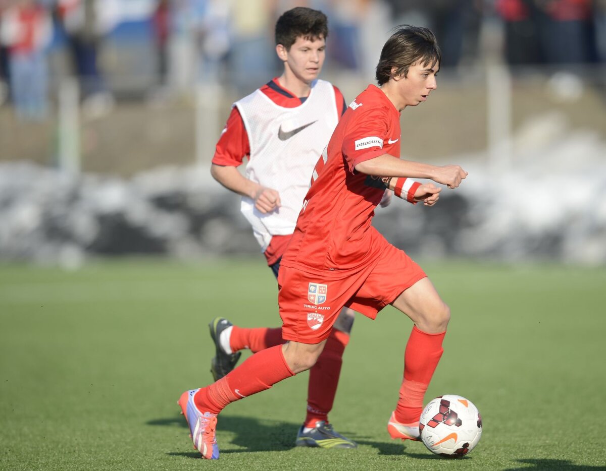 Căpitan la 16 ani şi 9 luni » Patrick Petre, la primul meci în tricoul ...