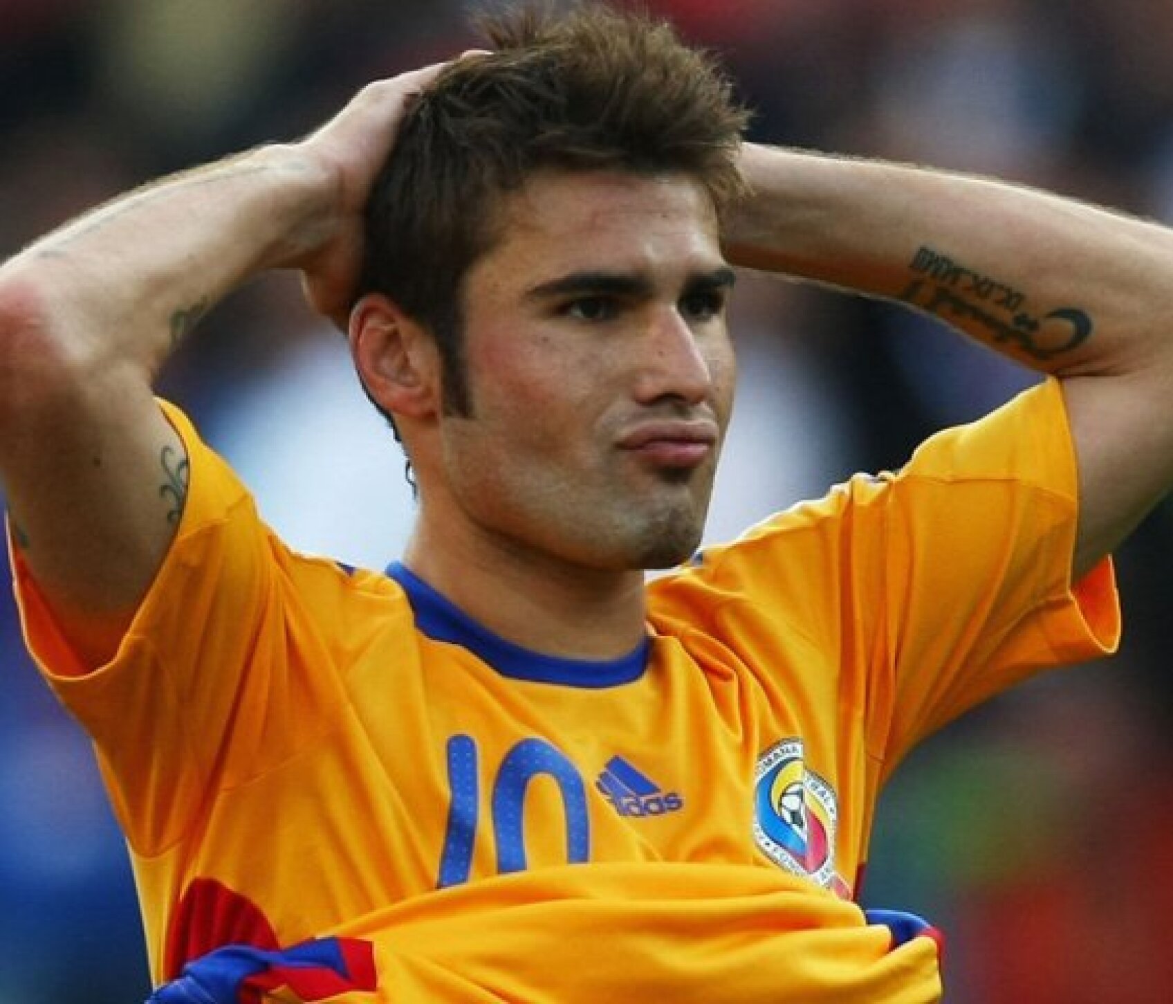 Mutu, sfătuit să se retragă de la naţională: "Dacă nu poate să facă ...