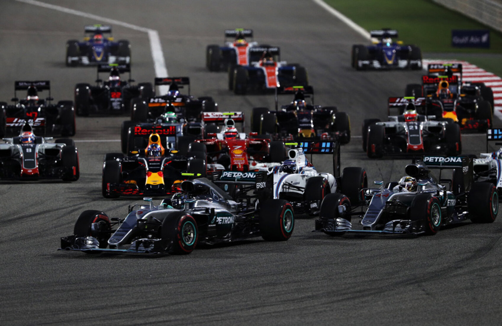 Strategie inteligentă » Vettel a început spectaculos cursa, însă a ...